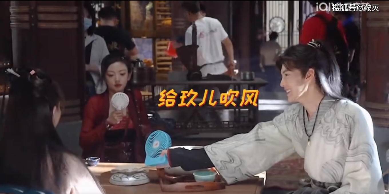 李一桐许愿爱情上上签,笑容超甜 搜狐大视野 搜狐新闻