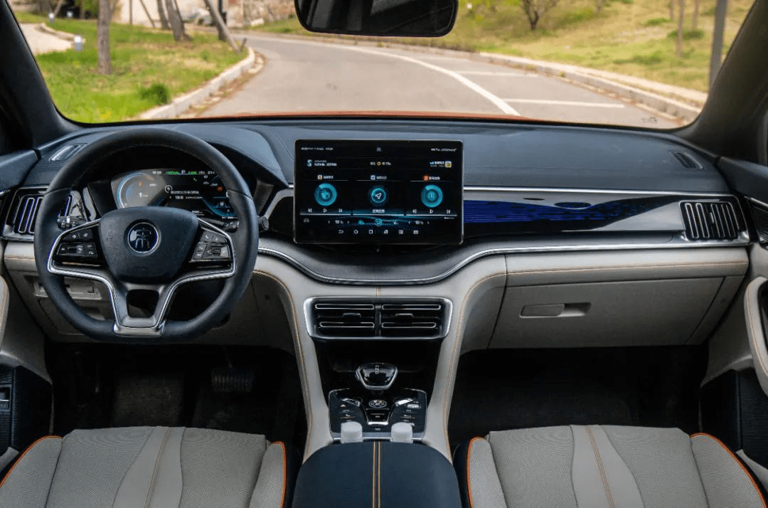 比宋PLUS EV尊贵型便宜3万，23款零跑C11 500舒享版值不值得买？_搜狐汽车_搜狐网