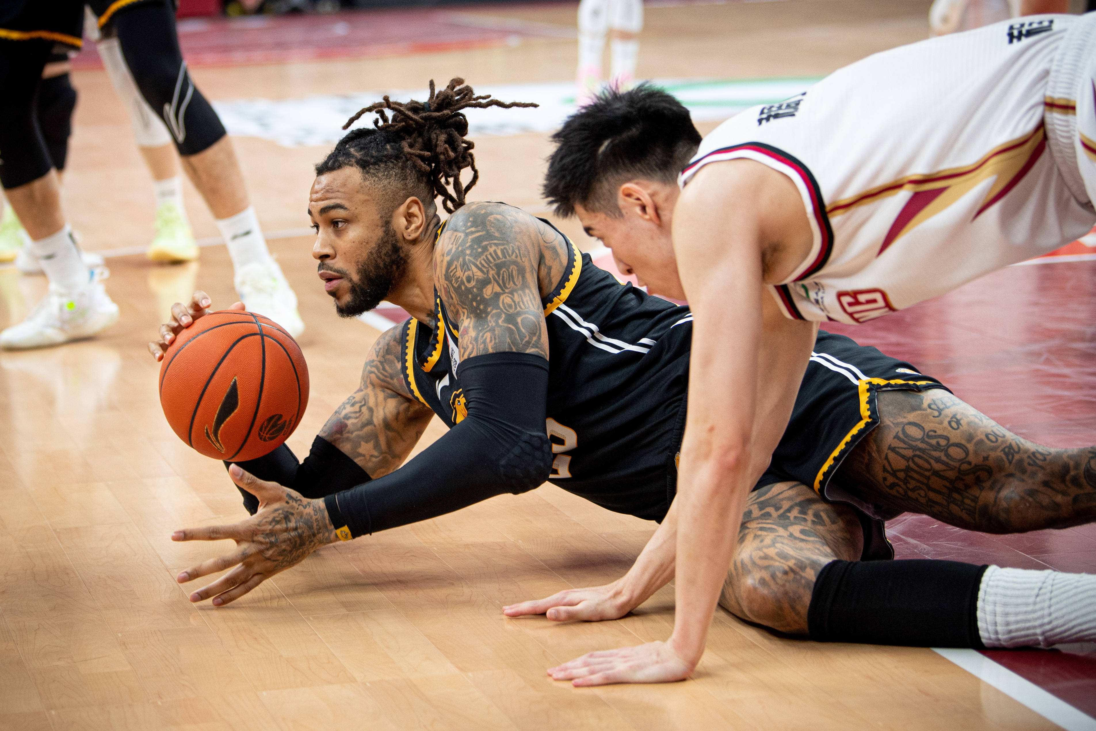 组图：CBA总决赛G2辽宁2-0浙江 赵继伟带球突破-搜狐大视野-搜狐新闻