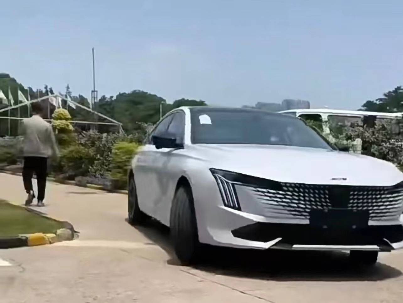 雅阁、凯美瑞同级，新款东风标致508L实车曝光，全新外观设计_搜狐汽车_搜狐网