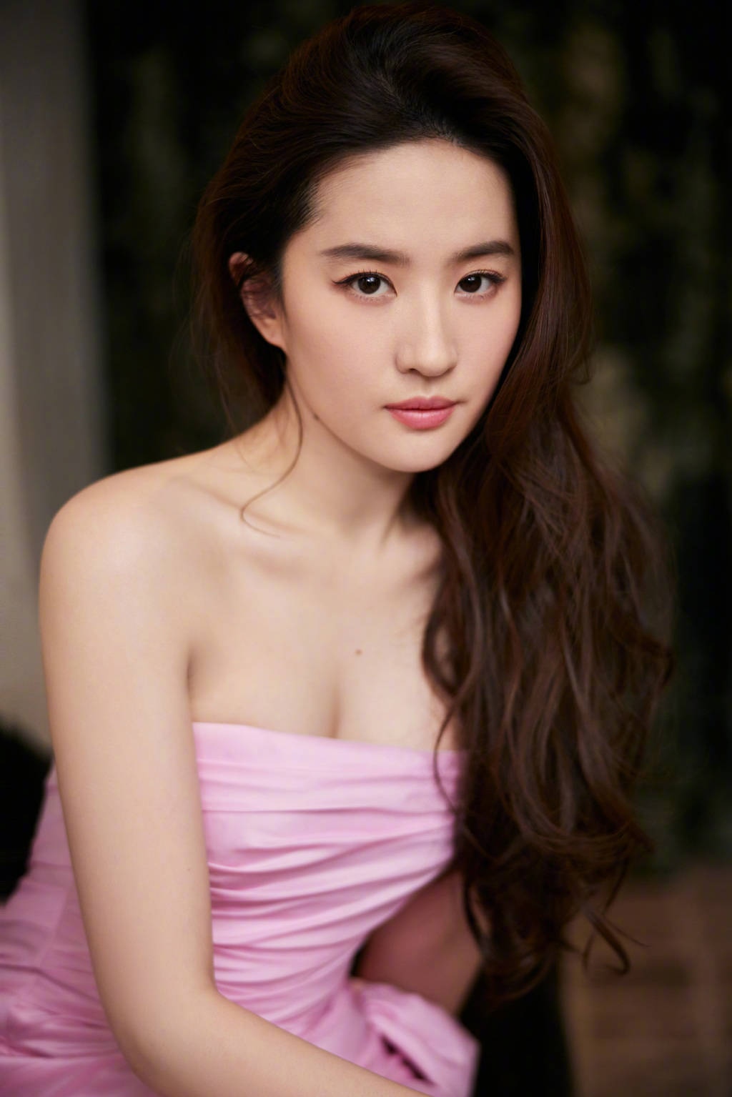 刘亦菲亮相威尼斯活动 着粉色抹胸长裙美艳动人 搜狐大视野 搜狐新闻