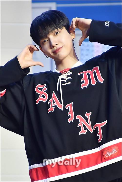 HYBE公司新人男团BOYNEXTDOOR举行出道发布会-搜狐大视野-搜狐新闻