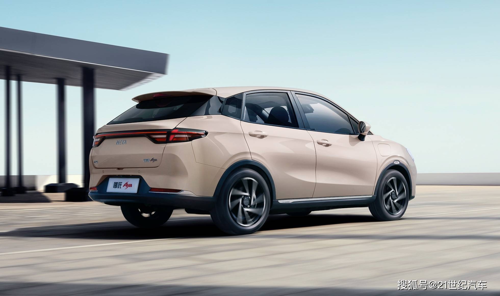 主打五座大空间，哪吒AYA上市售价7.38万元起_搜狐汽车_搜狐网