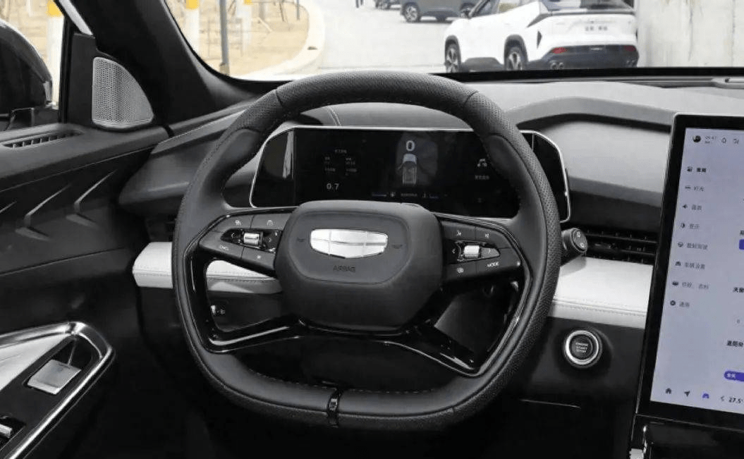 10万级别，标配高通8155芯片+181马力，博越COOL有多卷？_搜狐汽车_搜狐网