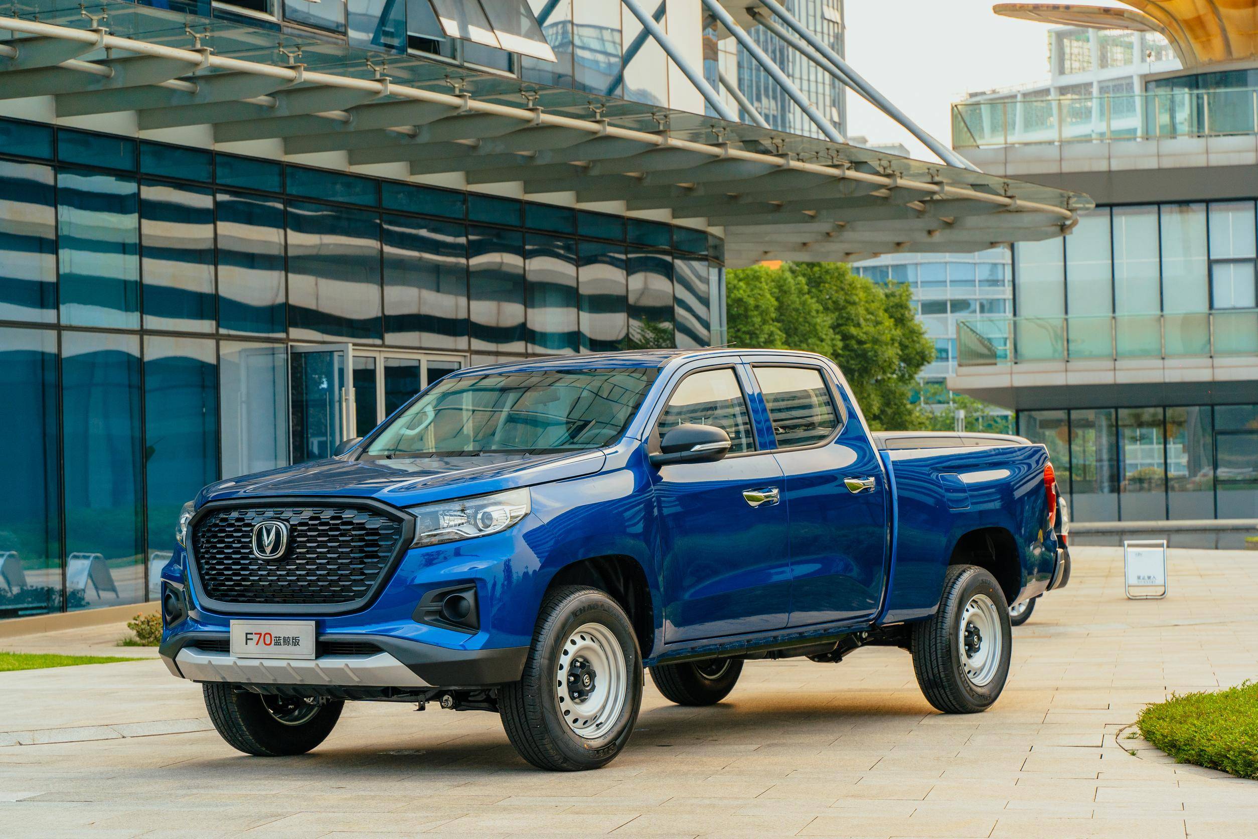 售8.99万元起，长安F70蓝鲸版正式上市，提供2.0T+采埃孚8AT_搜狐汽车_搜狐网