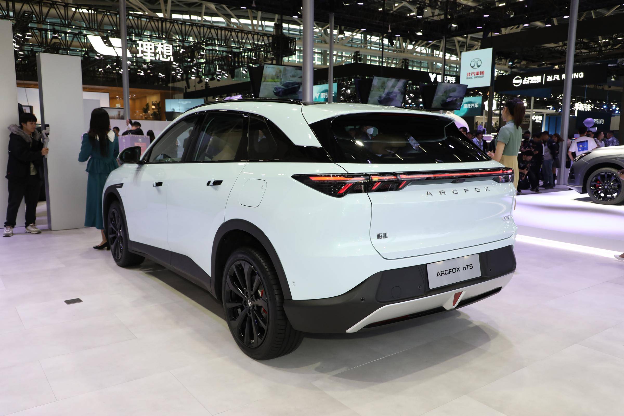 全新中型SUV，极狐阿尔法T5将于11月30日预售，竞争宋PLUS EV_搜狐汽车_搜狐网
