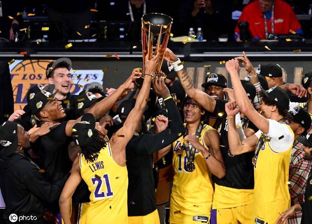 组图:首届季中锦标赛落下帷幕 湖人捧起冠军杯-搜狐大视野-搜狐新闻