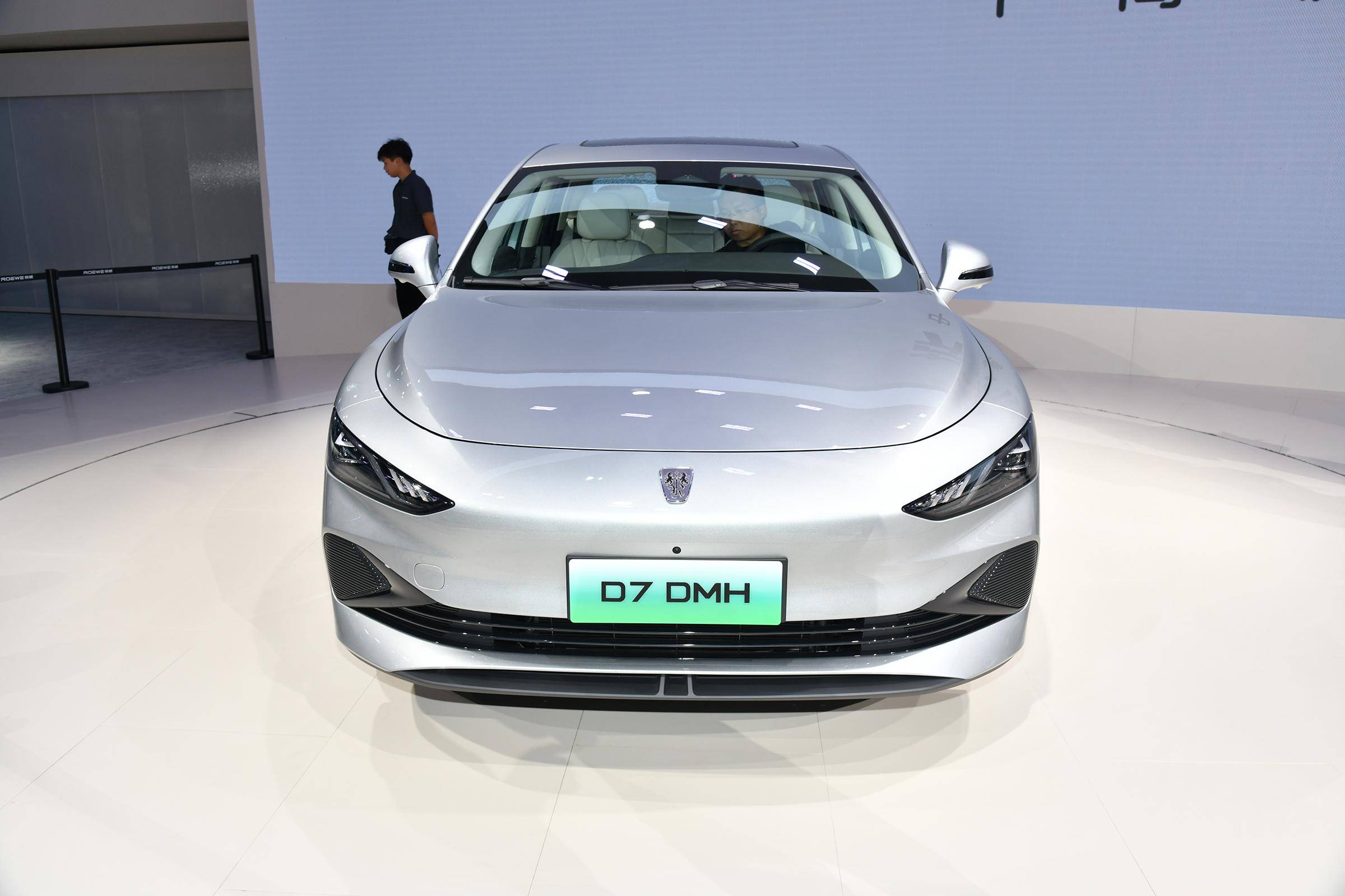 中型插混轿车，荣威D7 DMH累计订单10019台，限时售10.98万元起_搜狐汽车_搜狐网