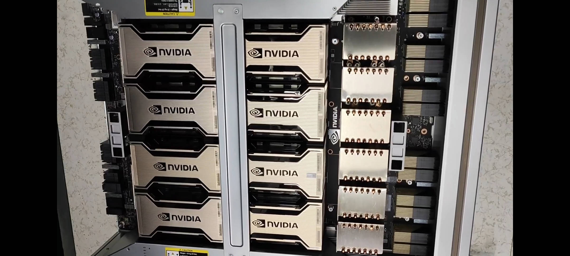 A800 GPU：PCIe单卡与NVLink 8卡模组差异及适用场景分析 -猿界算力租赁_性能_接口_用户