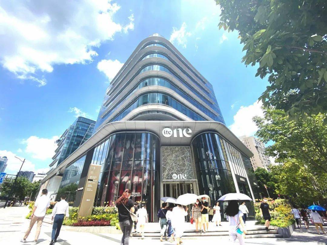 潮奢新地标One ITC放大招了，竟然搬来了“巨型圆月”！_品牌