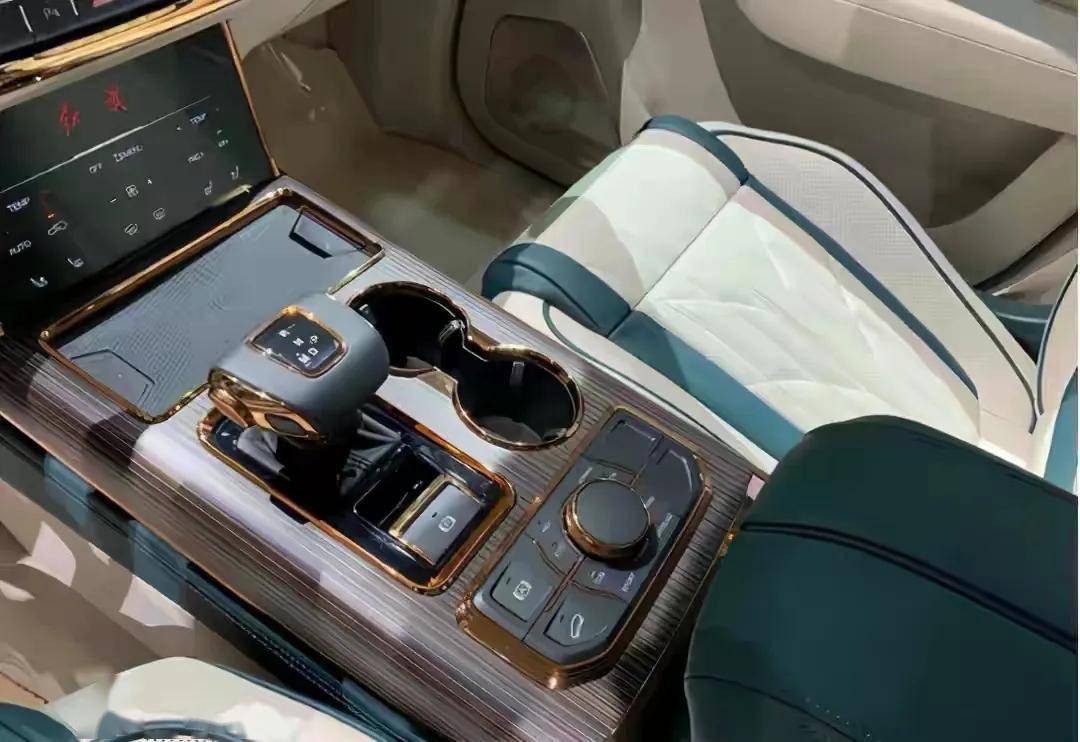 奥迪Q7劲敌！红旗HS7+实车，配3.0T比宝马X5动力足_搜狐汽车_搜狐网