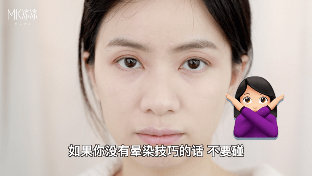 化妆变丑?这5个新手化妆常见错误,一起改掉吧!眼影