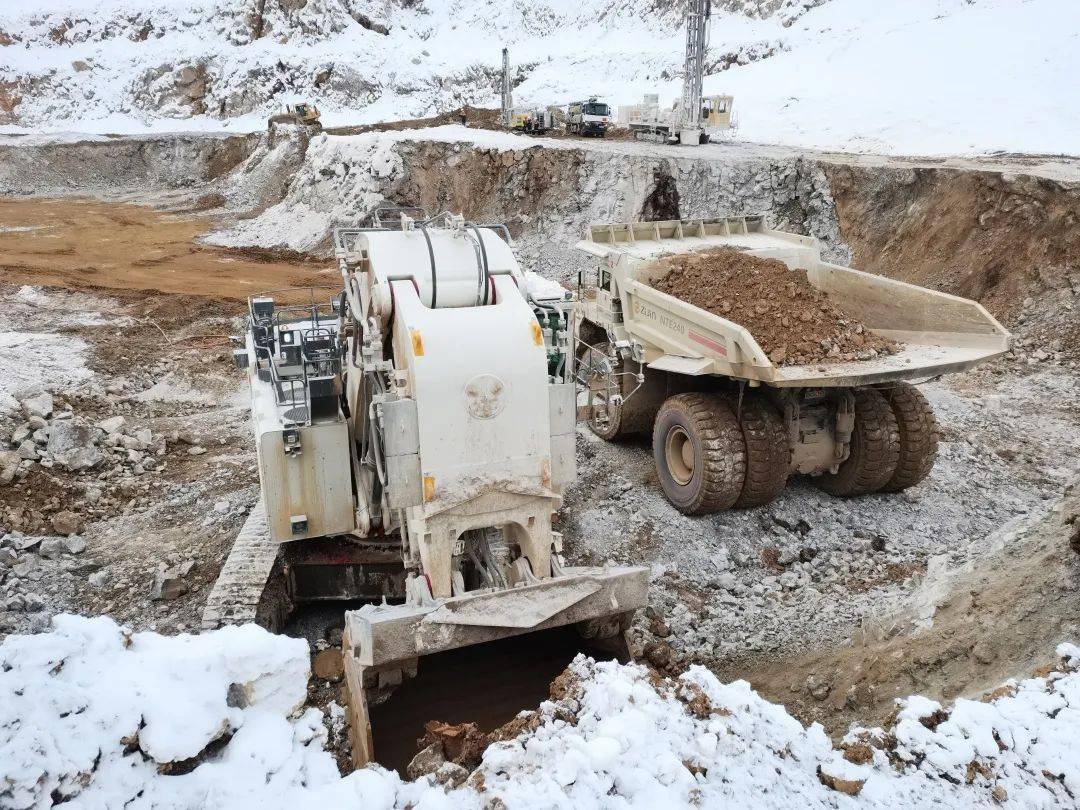 利勃海尔R9400E电动液压挖掘机正式交付紫金矿业塞尔维亚铜矿 - 液压汇