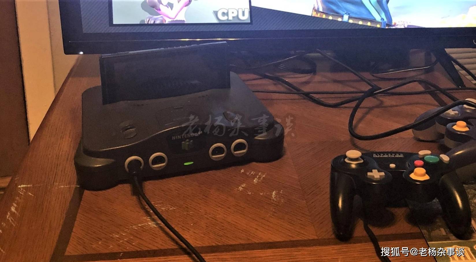 罕见！全新任天堂N64开发套件（64DD），瞬间有一种穿越回到1997年的感觉_老杨