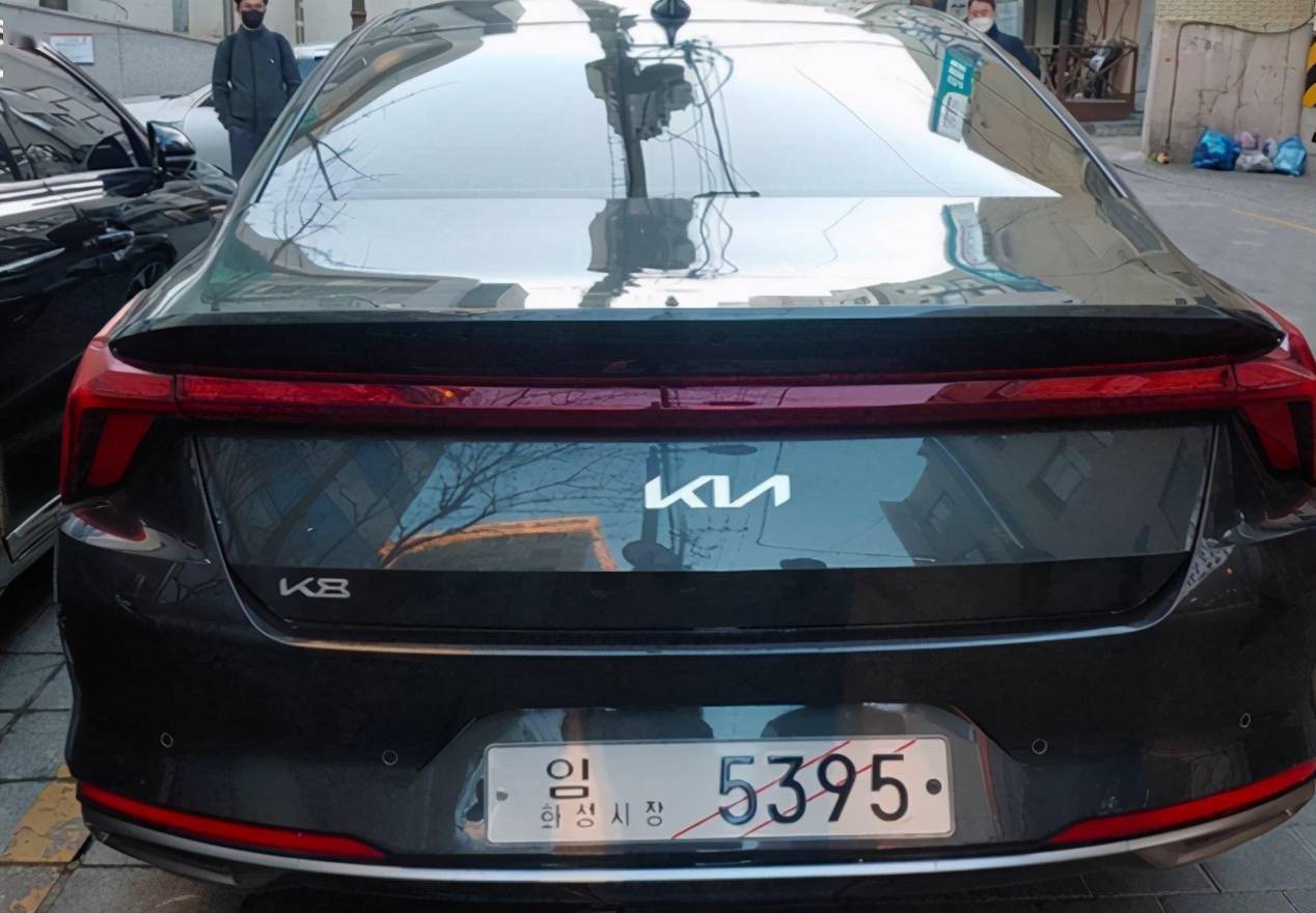 起亚版“宝马7系”来袭，奔驰同款大屏内饰+8AT，新款K8真帅气_搜狐汽车_搜狐网