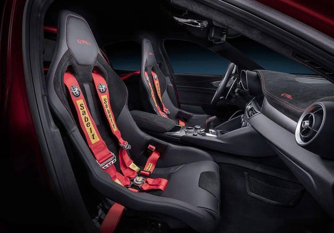 四门版 GT3 RS ？阿尔法·罗密欧 Giulia GTAm 赛道及山路测试_搜狐网