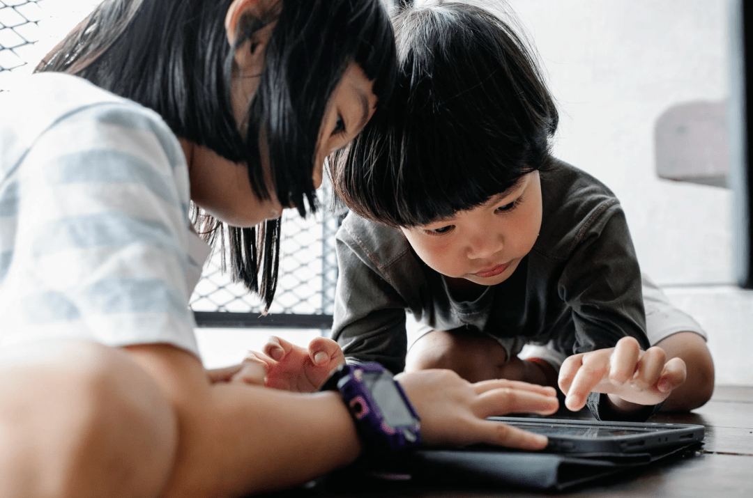 尹建莉：做个“不讲道理”的家长_孩子