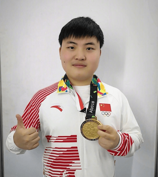 英雄联盟：UZI纪录片回忆职业生涯，“原来这就是夺冠的感觉？”_选手