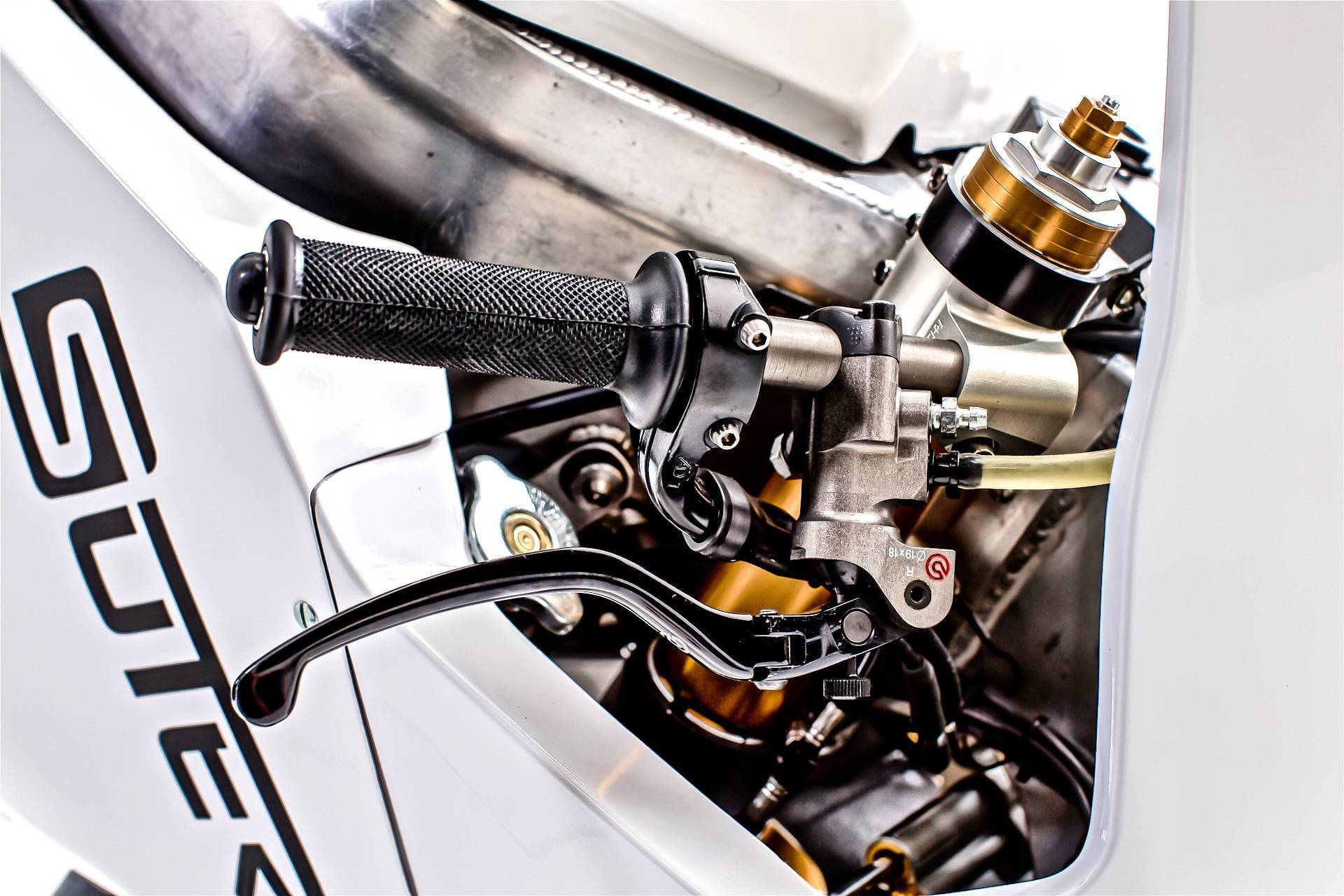 Suter MMX2、在售的直列四缸 Moto2 赛车（R6 版）_搜狐汽车_搜狐网