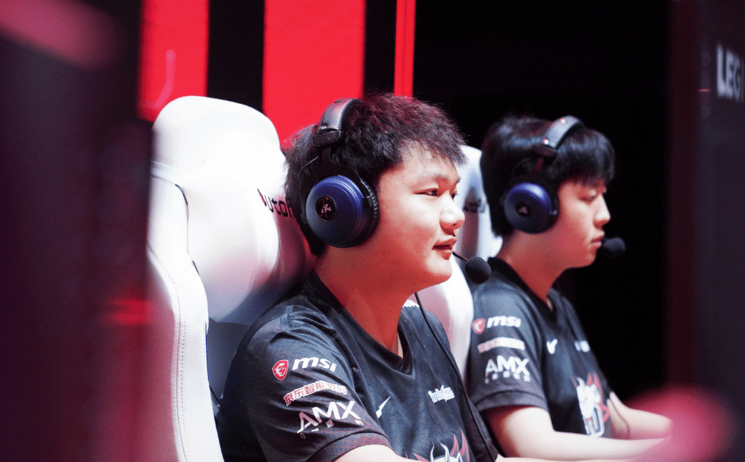 季后赛告急！JDG不敌OMG遭遇四连败！宁王一语道出关键原因_Kanavi