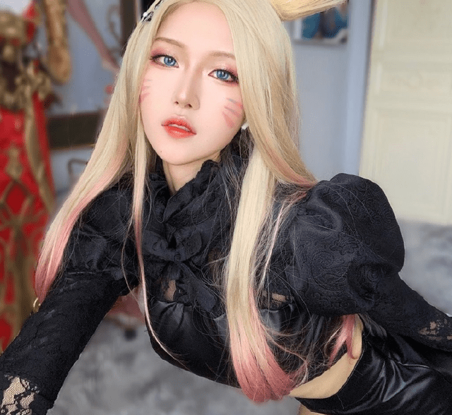上海CJ“最吸睛”Cosplay出现，黑丝女Coser很紧张：保安关一下门_大爷