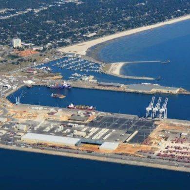 Port of Gulfport welcomes Dole’s newest container vessels_The