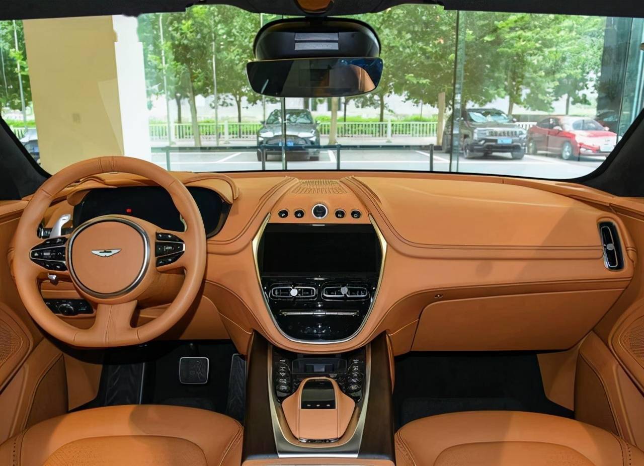 顶级SUV又一“新贵”，配4.0TV8引擎，DBX跑车造型，230W供不应求_搜狐汽车_搜狐网