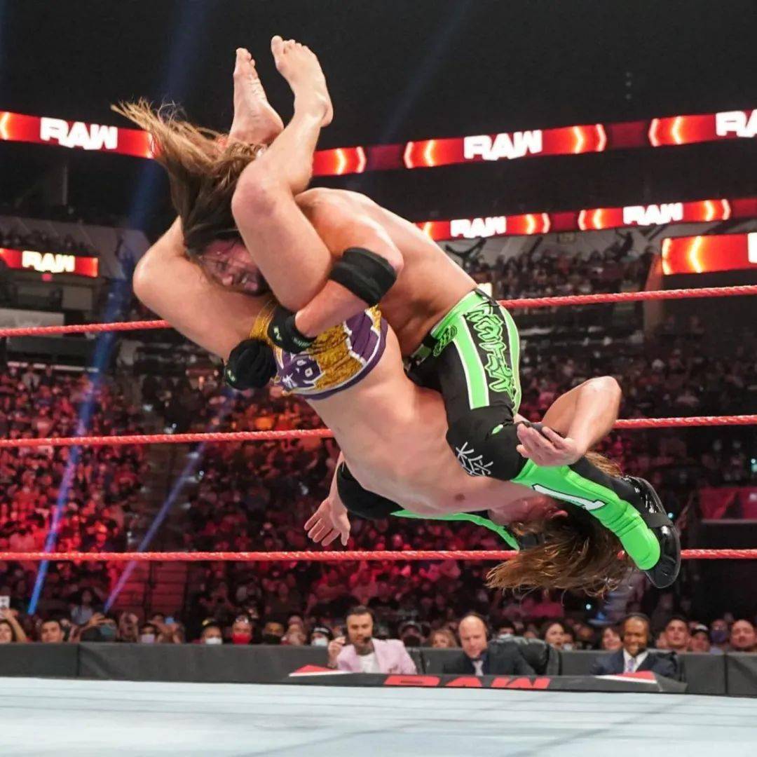 WWE收入最高的前五位选手之一，AJ斯泰尔斯已超额完成任务？_Styles
