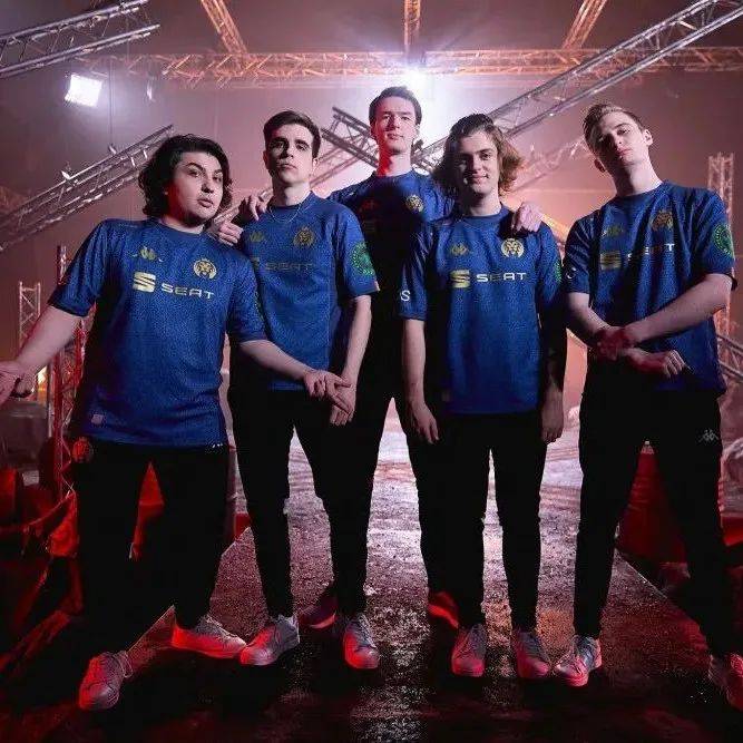 八强赛MAD惨遭DK碾压，赛后老板怒喷AD，AD却反嘲老板不懂游戏_Carzzy