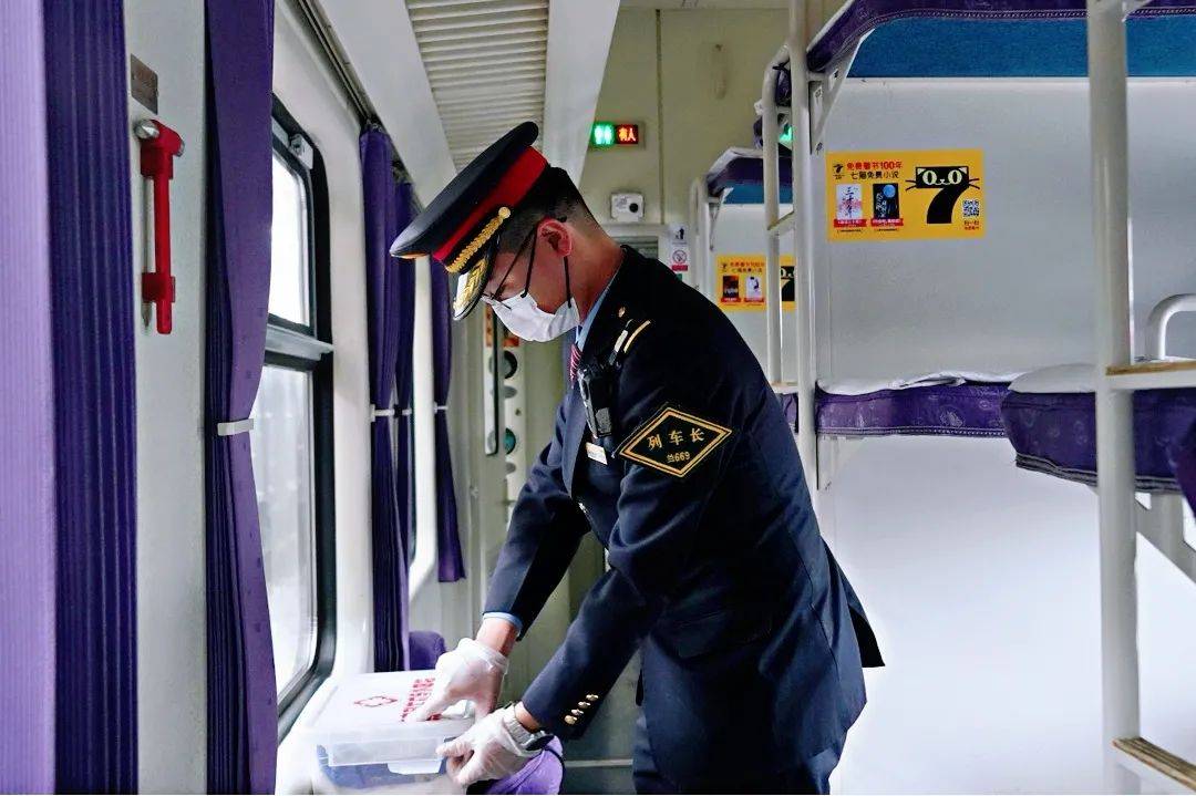 银川客运段严格各次列车防控措施 护航旅客安全出行_疫情