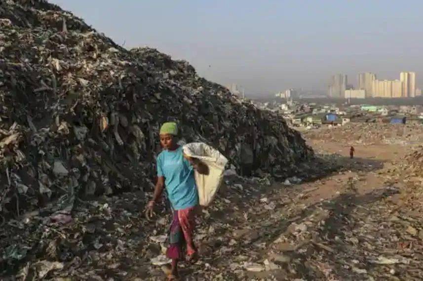 18层楼高！印度最大垃圾山每天吸收3600吨垃圾_Deonar