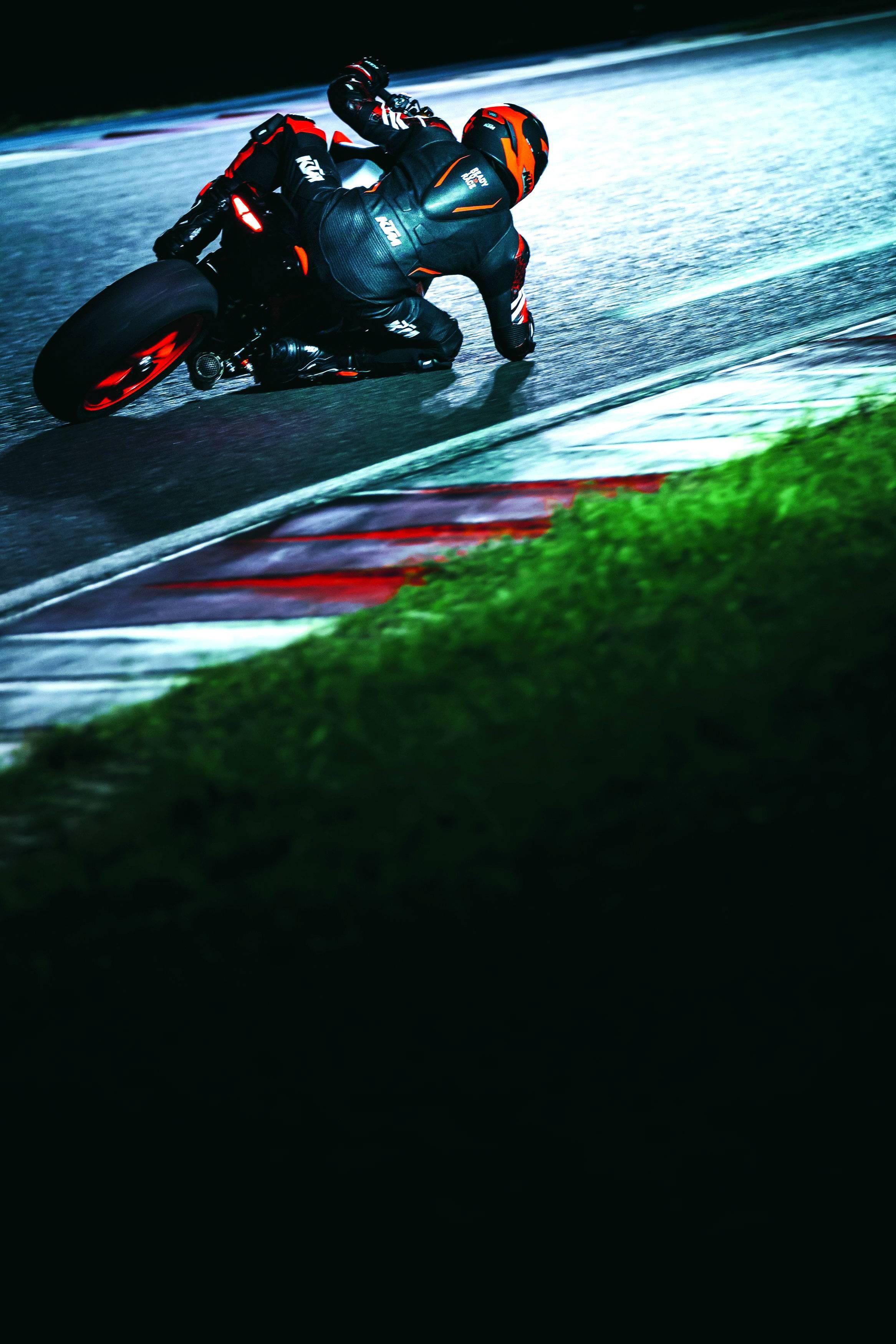 2022 KTM 1290 Supe Duke R、R Evo 户外特写（2）_搜狐汽车_搜狐网