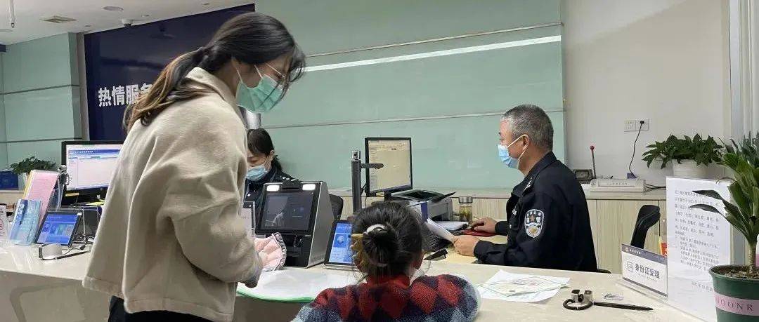 人生第一张！上海小朋友在周市申领身份证_昆山_孙女士_审批