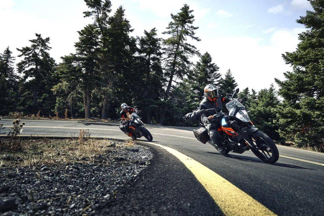 KTM 2022 款 250、390 Adenture 探险车 户外特写_搜狐汽车_搜狐网