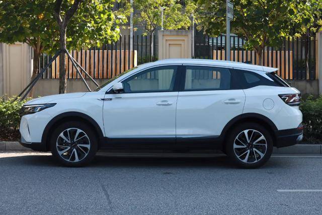 百公里油耗6.6L，动力比宝马X1强，全新AX7马赫版开起来怎么样？_搜狐汽车_搜狐网