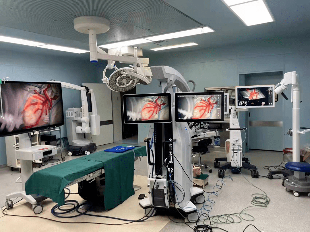 医视点|东北地区首例！机器人手术显微镜联合镜下导航赋能 显微神经外科手术步入精准切除时代_肿瘤_丘脑_患者