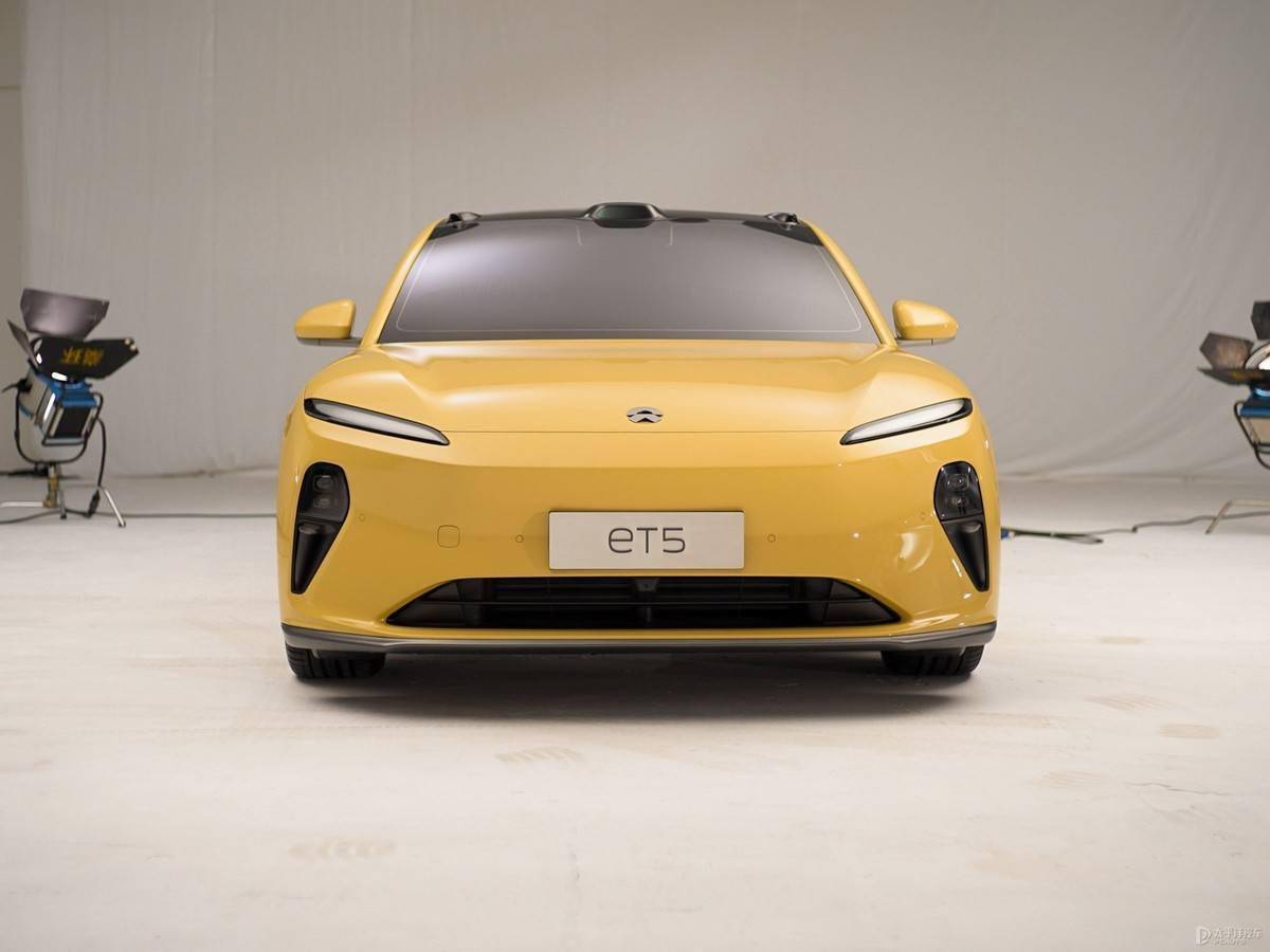 蔚来ET5和小鹏P5，同为“5”字辈谁更值得选？_搜狐汽车_搜狐网