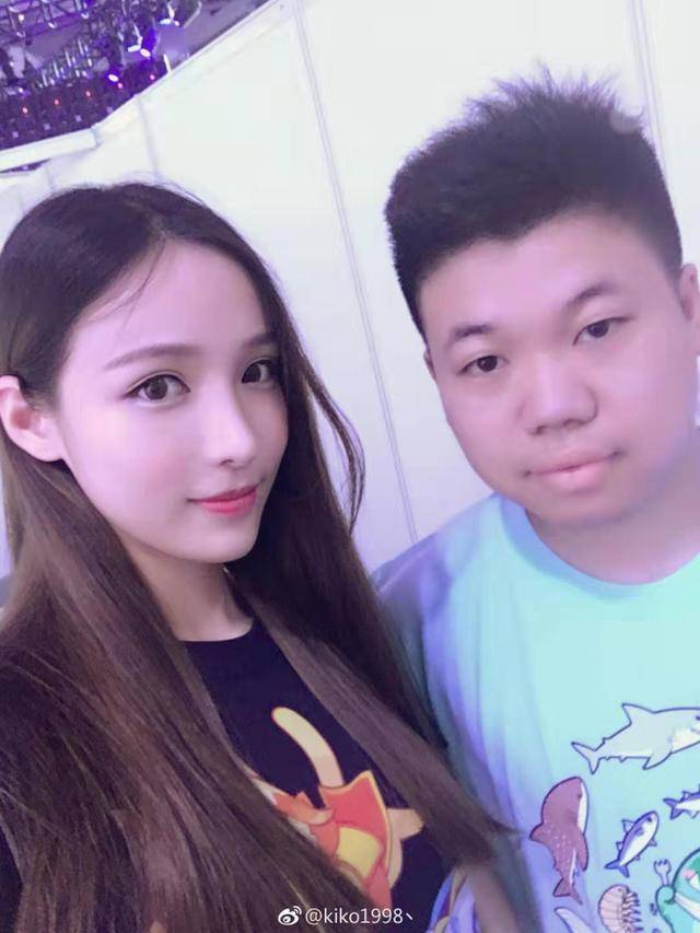 内地最火的dota颜值女主播,峰哥表示要把她的腿舔骨折?_kiko_ams_解说