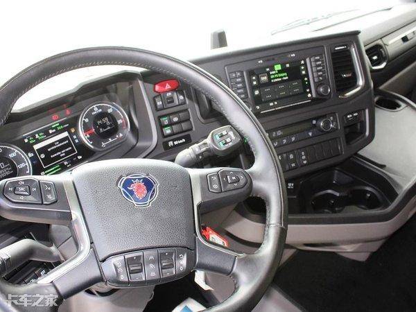 用V8斯堪尼亚牵引车拉沙石，台湾货车司机很任性_搜狐汽车_搜狐网