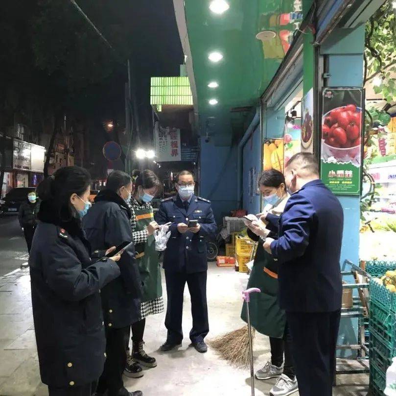 龙港市市监局夜查沿街店铺 2家餐饮店防疫不到位被关停整改防控巡查疫情