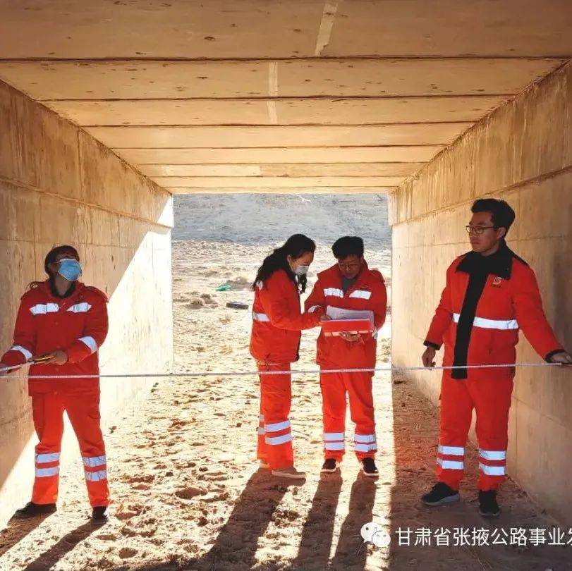 三个臭皮匠”折射新变化工作养护桥涵