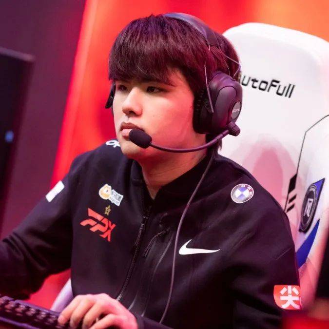 “想你了，Doinb”！FPX昔日双C排位撞车，LWX一语让金咕咕泪目_金贡_水友_互动