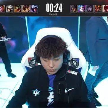 Elk超神女警对线双杀打崩下路，UP 2-1击败LGD解锁首胜_赵信_奥拉夫_盲僧