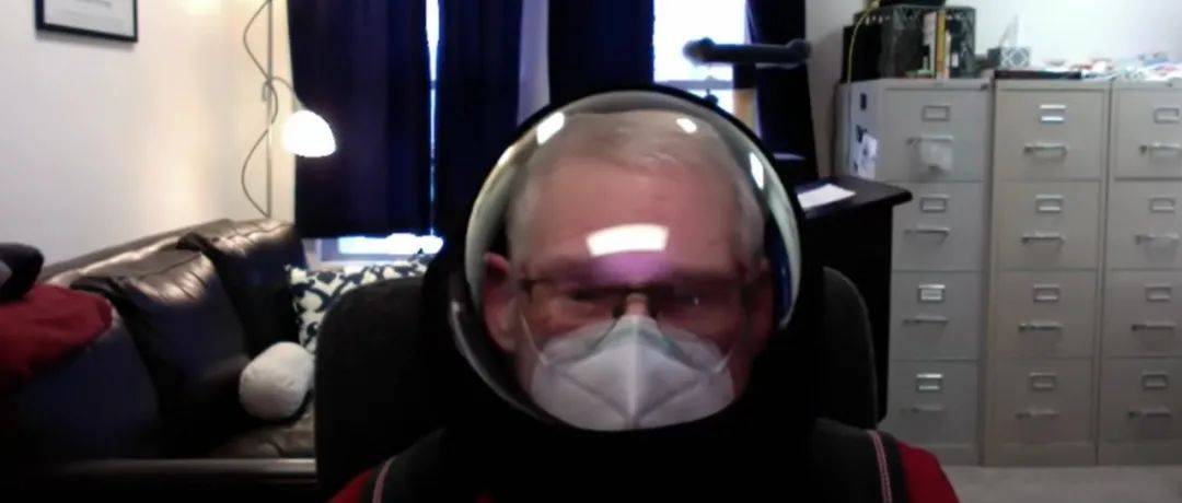 美国教授上课戴头盔，还称学生是“疾病传播者”？！_Mehler_Barry_视频