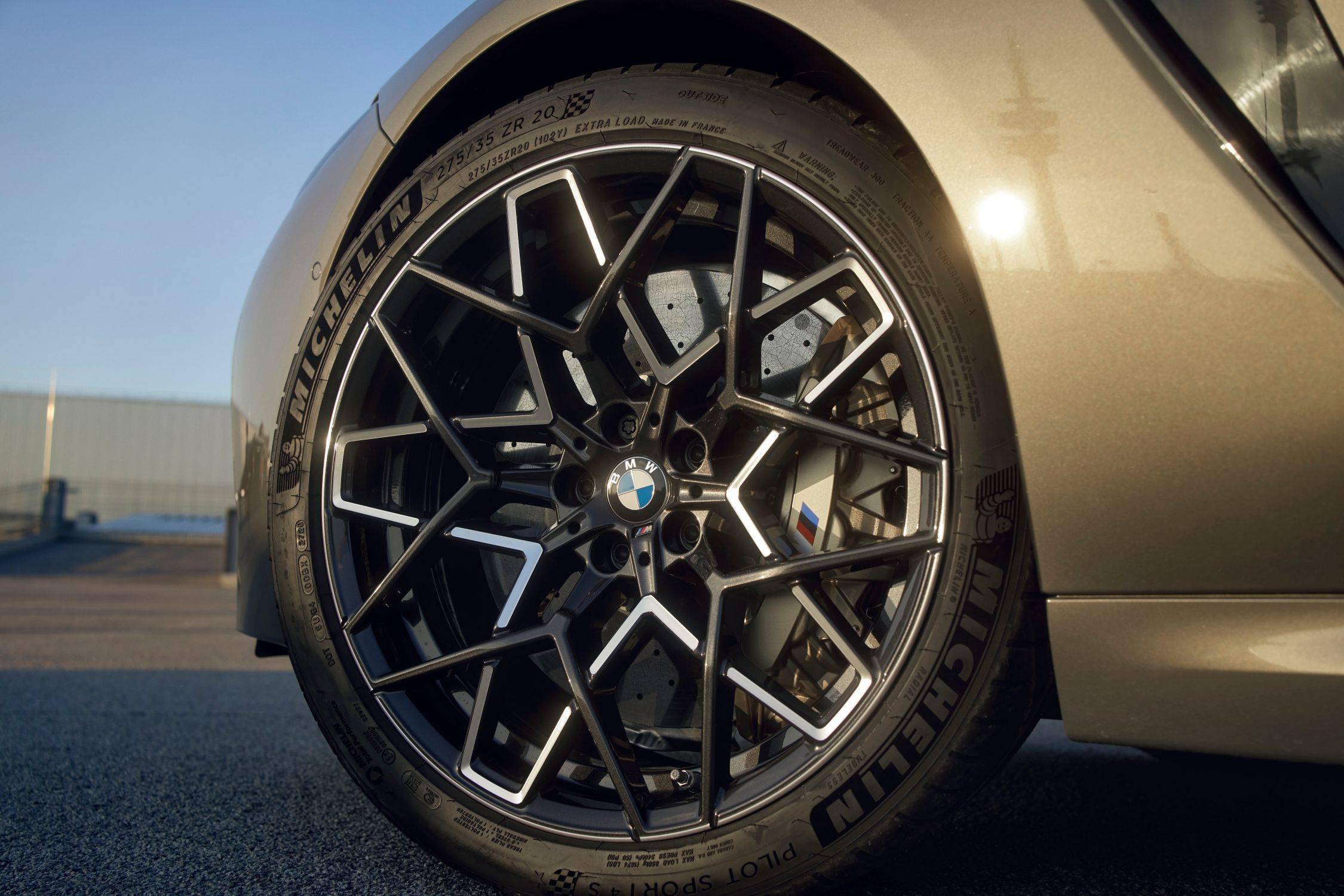 外观变化明显 网通社独家获得新BMW 8系/M8官图_搜狐汽车_搜狐网