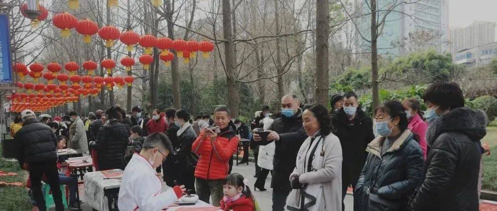 花絮丨“跟着将军送春福”公益活动，小小书法家有话说_成都市_春联_公园