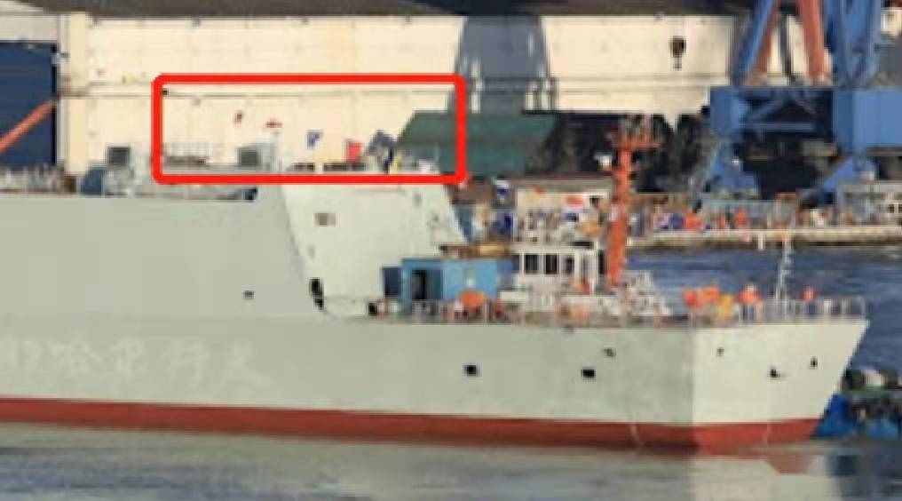 052DL为搭载直20延长甲板，为啥直20上舰新批次054A，却不延长？_长度_机库_型导弹