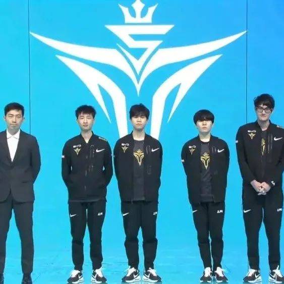 拳打JKL，脚踢Viper，LPL最被低估选手诞生，三大冠军AD都输给他_Photic_比赛_常规赛