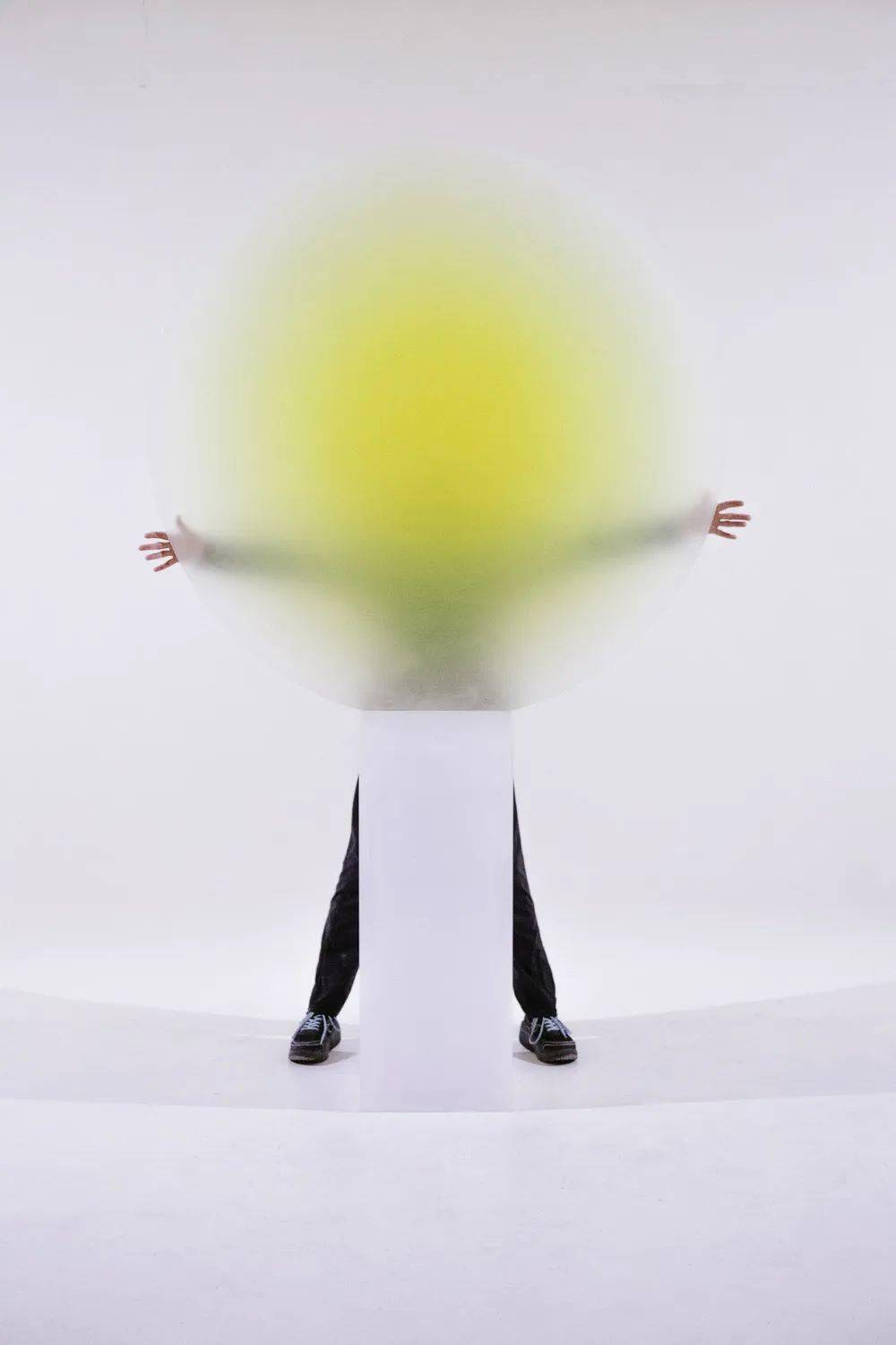 视觉艺术家Helen Pashgian：光、圆形与生命_Spheres_女性_球体