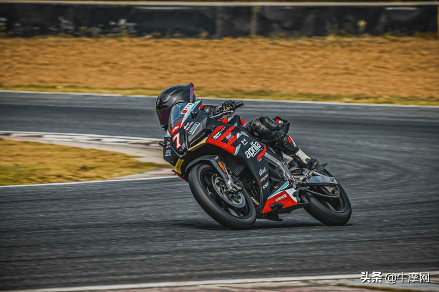 入门钢炮今犹在，岁岁年年人不同——阿普利亚GPR150/250R对比_搜狐汽车_搜狐网